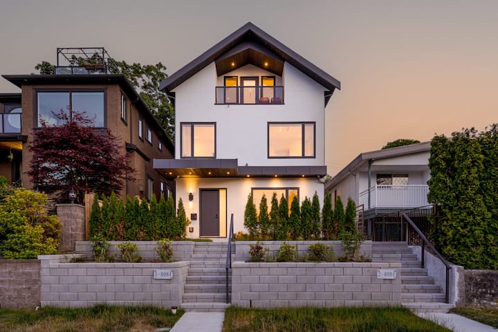 Designer Duplex In West Point Grey | Near Ubc - Bowen Island