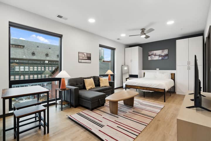 Cozysuites Mass | Parking, Lounge, Roof Deck #40 - Indianapolis