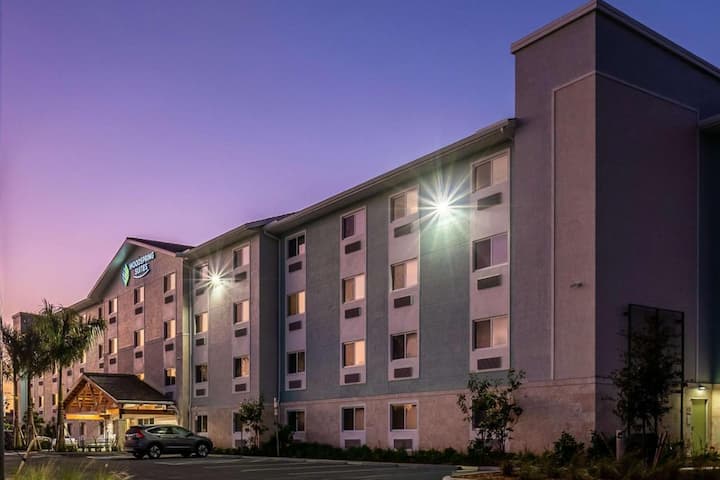 Your Naples Stay | Free Parking. Near Beaches - Naples, FL