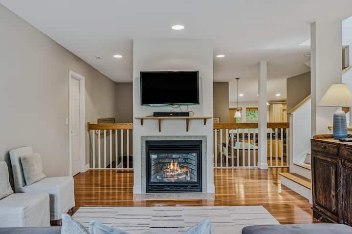 Hot Tub, Fireplace, Club Access - Vale Village 11a - Woodstock, VT