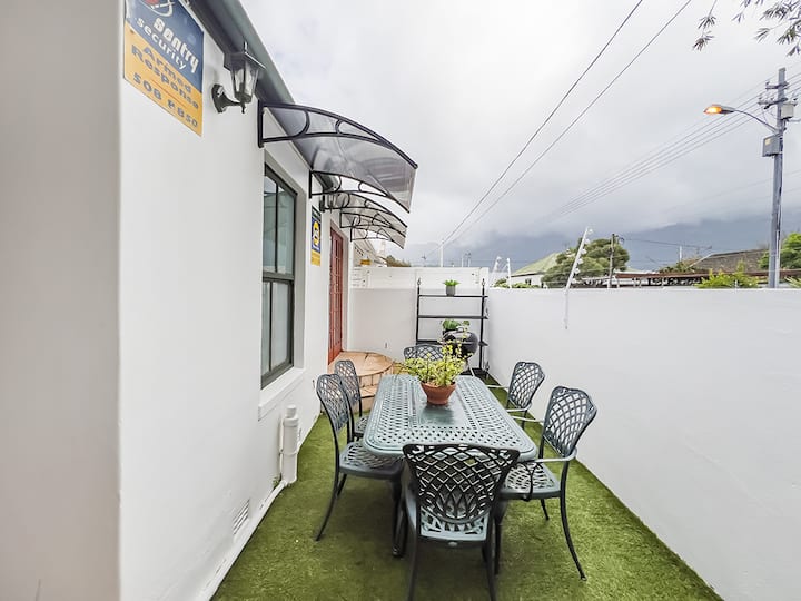 Escape To Tranquility In Claremont - Kaapstad