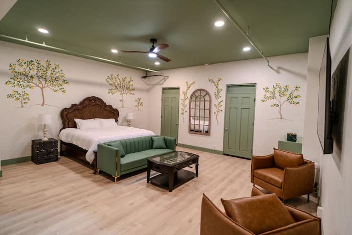Government St. Balcony Suite 209 - Ocean Springs, MS