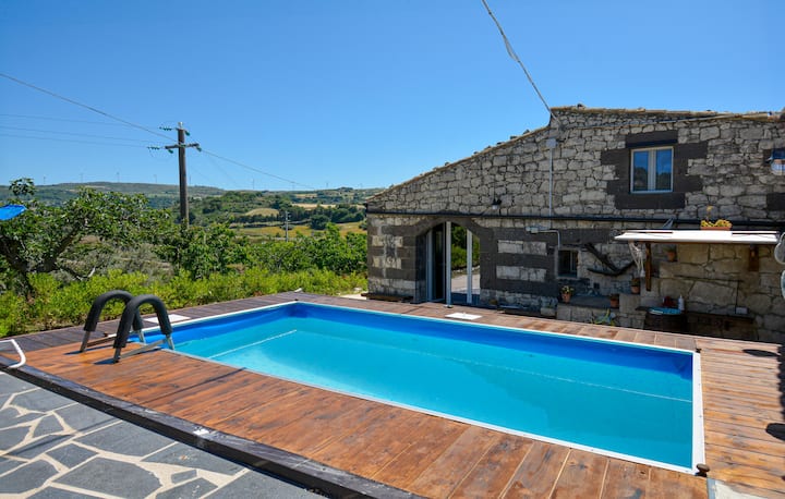 Stunning Home In Monterosso Almo - Chiaramonte Gulfi