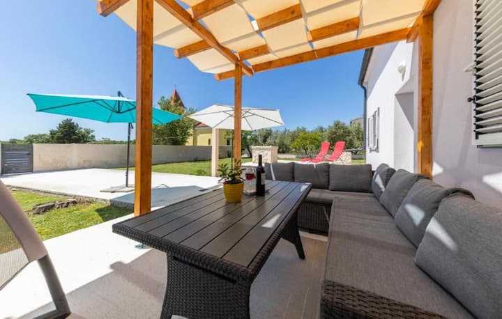 3 Bedroom Nice Home In Nin - Dugi Otok