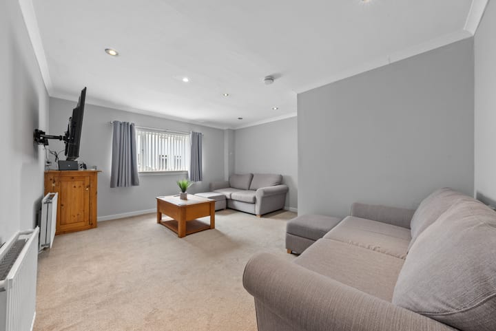 Modern 5-bedroom House - Bannockburn - Stirling