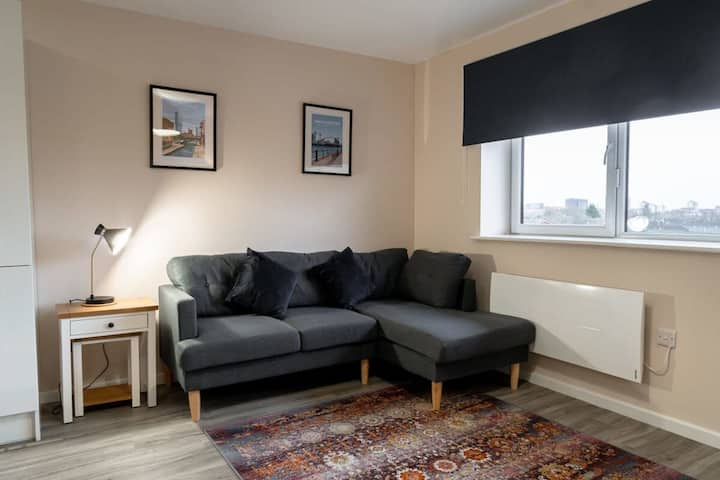 Modern & Spacious 1 Bed Apartment In Manchester - HOME Theatre Manchester