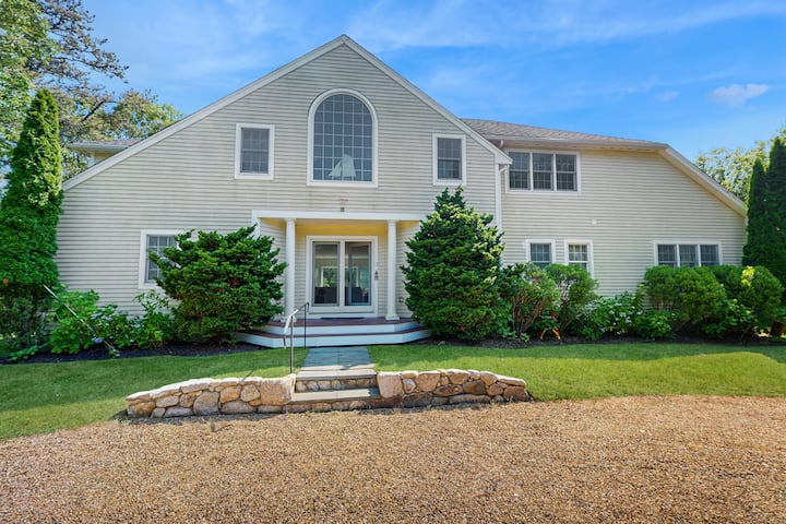 4br House With Jetted Tub, Deck, Large Yard And Ac - Oak Bluffs, MA