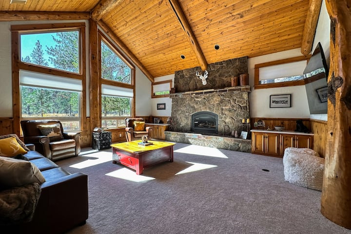5 Br Home | Private Hot Tub | Gourmet Kitchen - Sunriver, OR