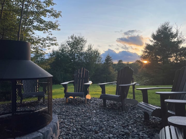 Chalet à Samia - Spa, Luxe, Vue Sur Jay Peak, 10 L - Mont Sutton, QC