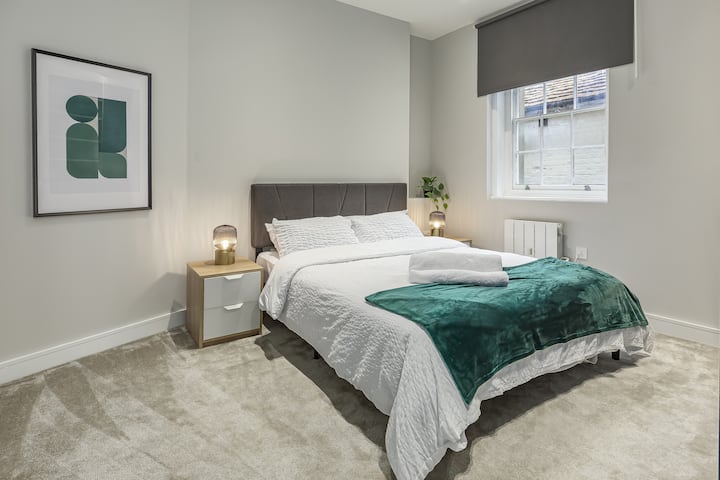 Appartement-salle De Bain Privée-vue Sur Rue-featu - Farnham