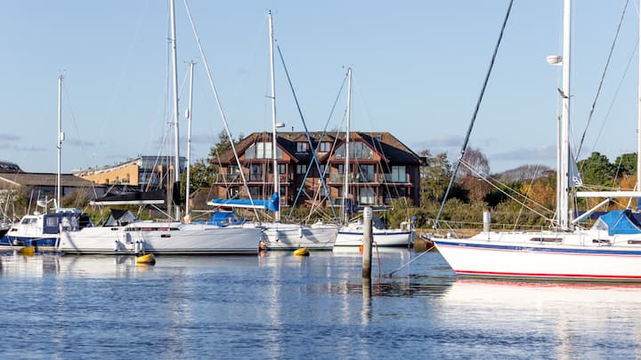 2 Island Point - New Milton