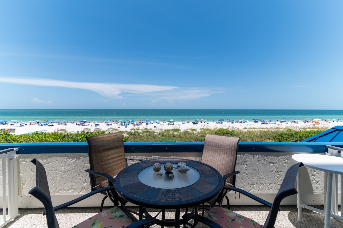 Relaxing Beachfront Stay at The Apollo - Condominiums for Rent in Marco ...