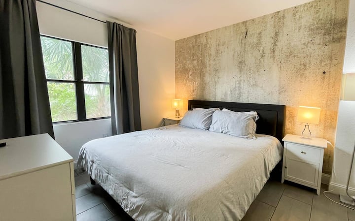 Modern 2br Apt Near I-drive & Orlando Attractions - Orlando, FL