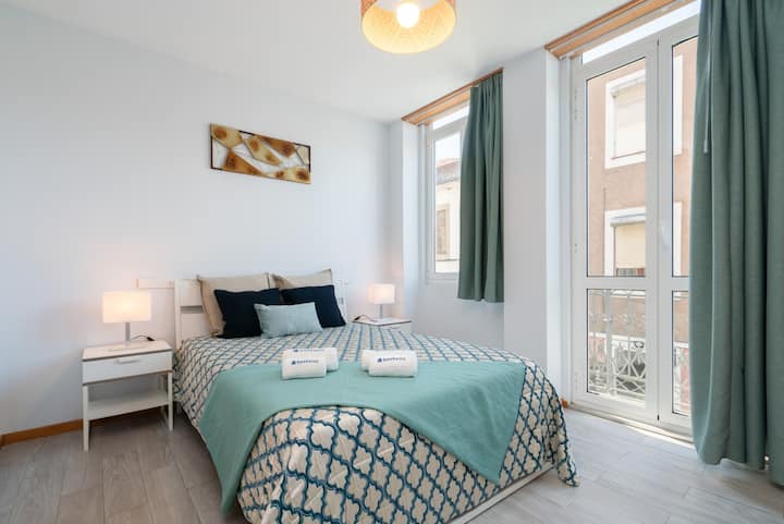Hostwise - Elegant Sunny Apartment | Terrace - Vila Nova de Gaia