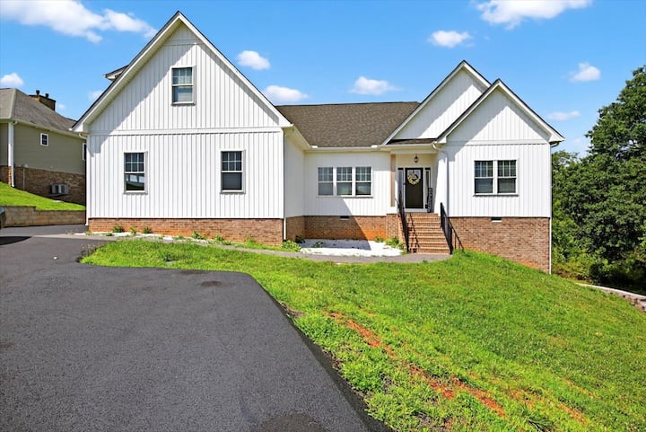 Sunset Cove Waterfront, Sleeps 14 - Pet Friendly! - アンナ湖, VA