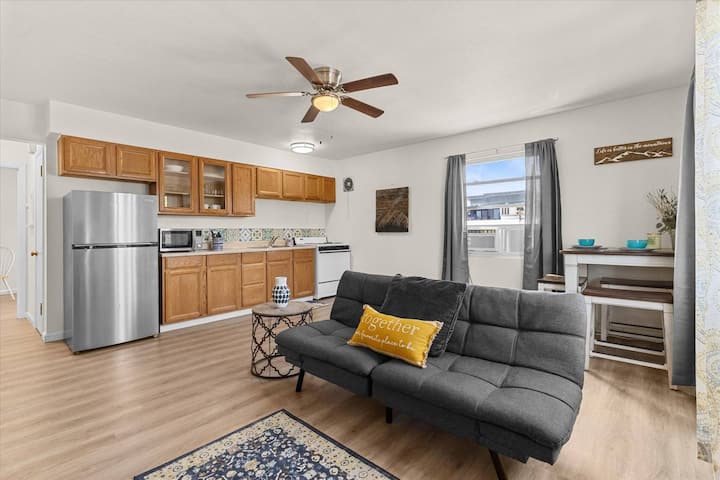 Midtown 1 Bedroom Above Panhandle Ice Cream In Cda - Coeur d'Alene, ID