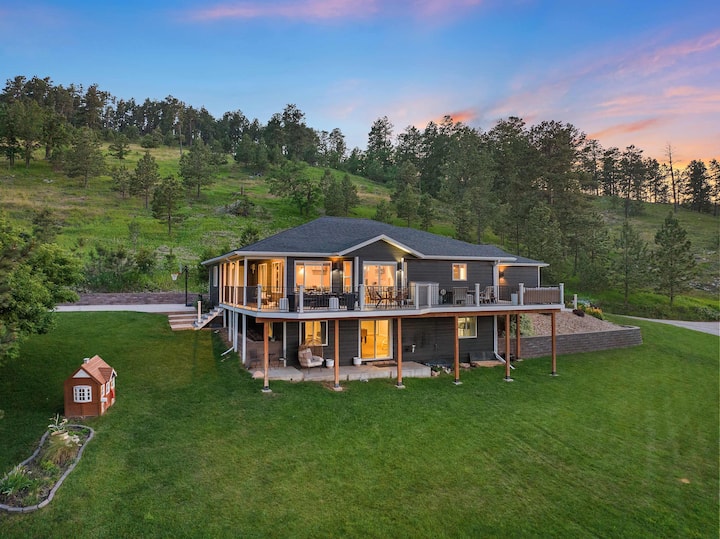 Black Hills 6bd Home: Hot Tub, Sauna, Basketball - Spearfish, SD