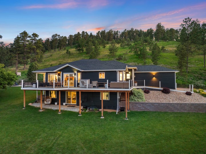 Black Hills 6bd Home: Hot Tub, Sauna, Basketball - Spearfish, SD