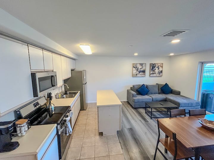 Spacious Bankers Hill/ Little Italy Apartment - Mountain View - San Diego