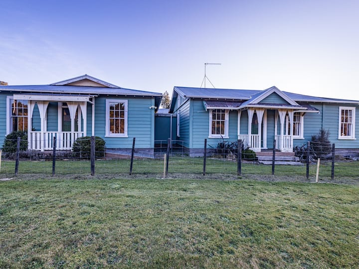 Taylor Lodge Adventure Base -  Erua Holiday Home - New Zealand