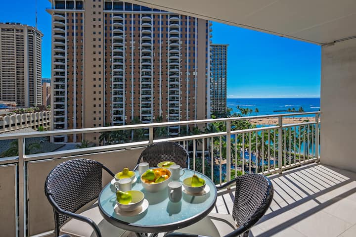 Ocean-lagoon Condo W/full Kitchen At Ilikai Hotel - Honolulu, HI