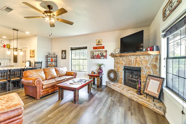 1 Mi To Lake: Pet-friendly Cabin In Strawn - Possum Kingdom Lake, TX