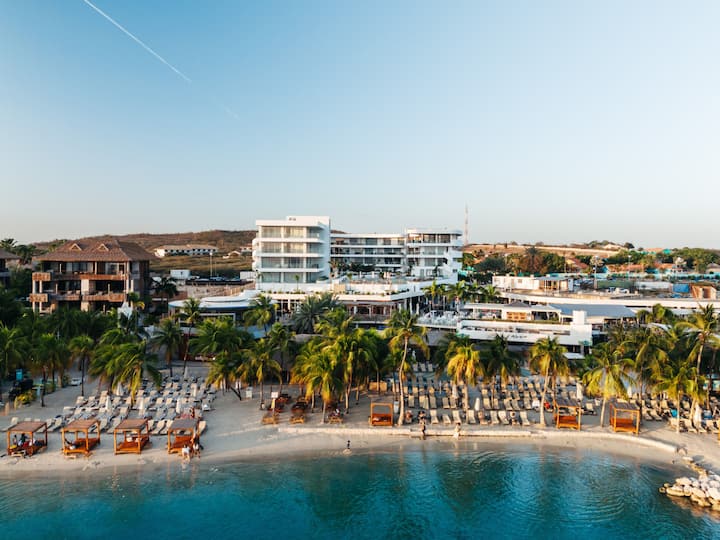 Oceanfront 2br Condo At Mambo Beach By Bocobay - Curaçao