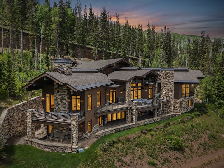 Grandview House, Stunning Views, Luxe Comfort - Snowbird, UT