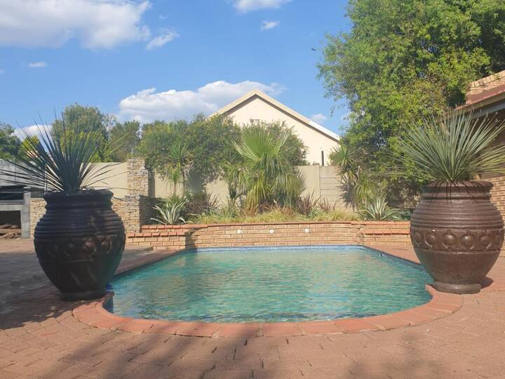 1-bedroom Apartment - Vanderbijlpark