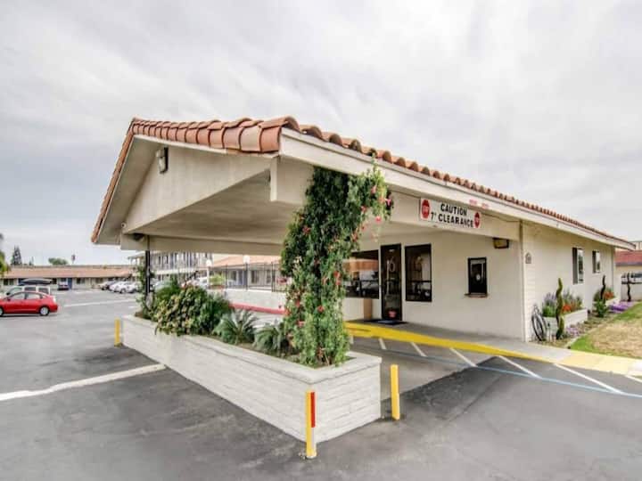 1 Lit Roi | Fumeur - Manteca, CA
