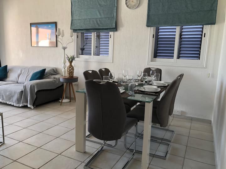 Stylish 3br Apt - Modern Decor, Balcony & Pool - C - Paphos