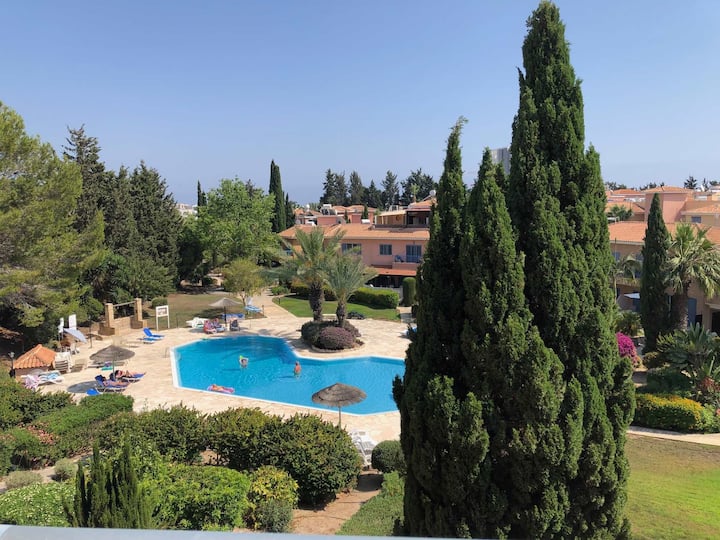 Limnaria Villas: Elegant 3 Bed Apt, Pool Views - Paphos