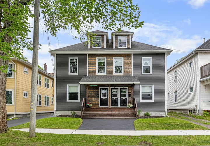 Modern 1br 4 Guests Parking  Wi-fi - Moncton