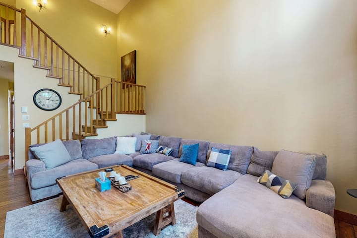 3br Townhouse With Hot Tub & Ski-in/ski-out Access - Big White Ski Resort, BC