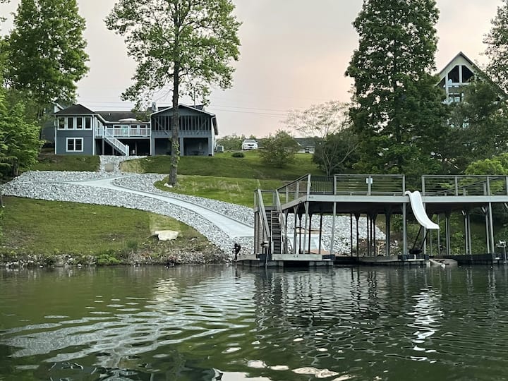4 Br Home With Private Dock, Kayaks & Patio - Cove Lake State Park, Caryville