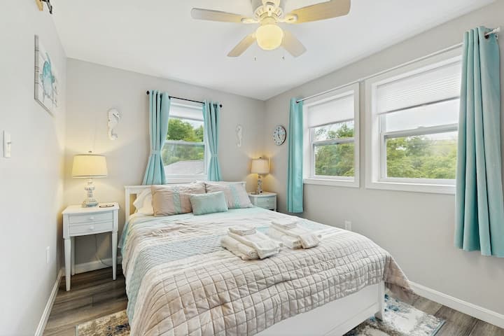 Private Suite With Roof Deck Near Golf & Trails - Martha's Vineyard, MA