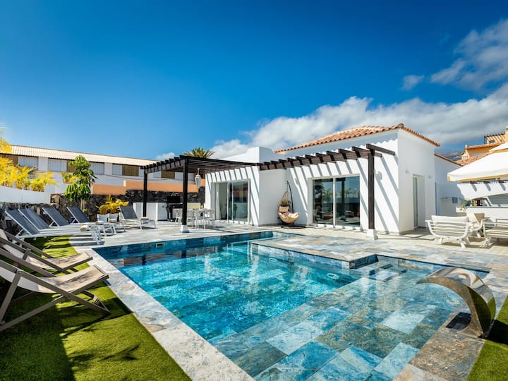 Enchanting Villa Alma - Adeje