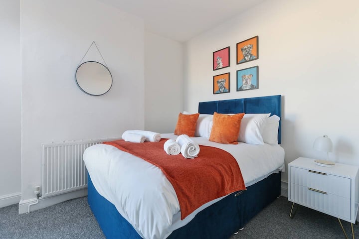 Huge Contractor House Sleeps 15! - Nottingham