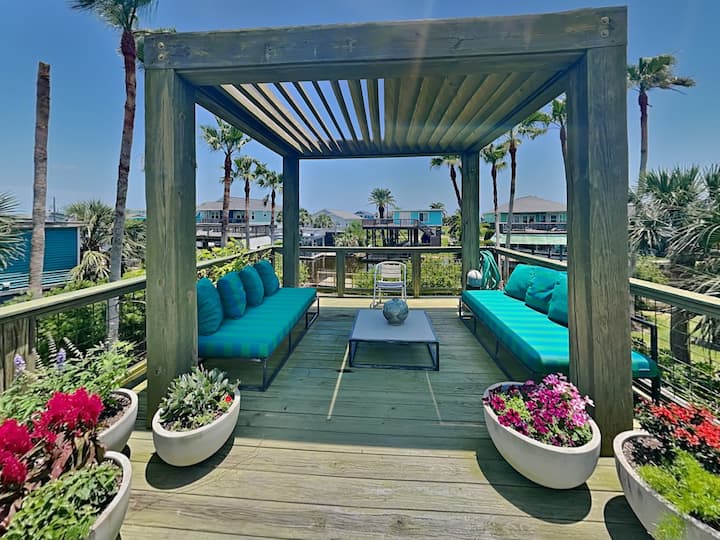 Jamaica Palms Oasis | Pet-friendly, Canal-front - Jamaica Beach, TX