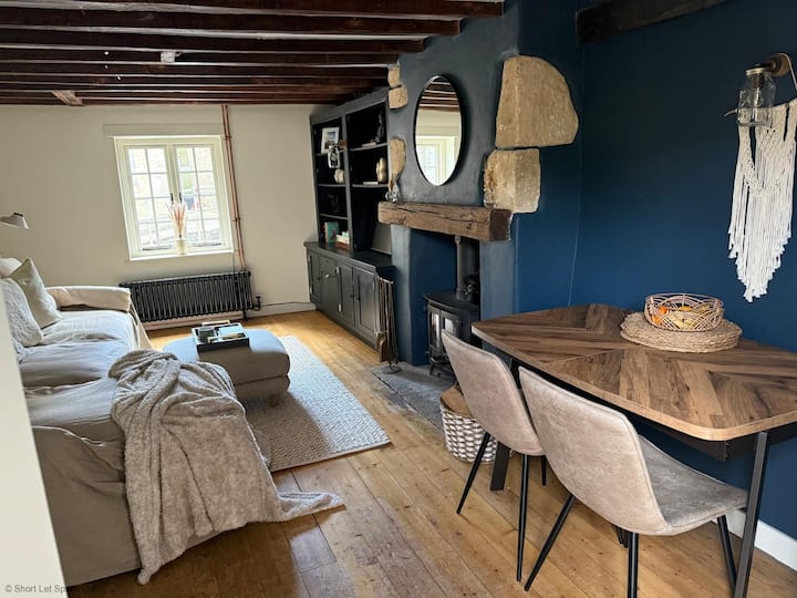 The Rabbit Hole: Cosy Cotswolds Getaway - Lechlade