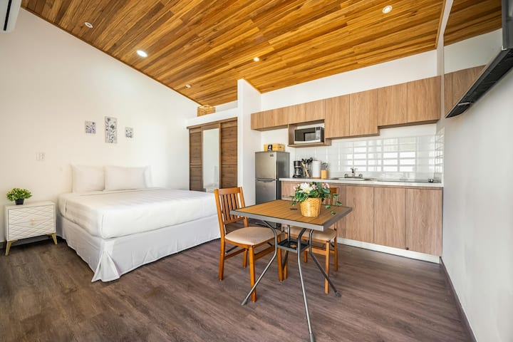 Studio Condo W/ Shared Pool & Shaded Grill Space - Sardinal