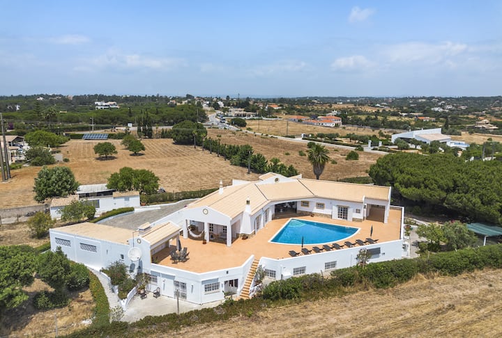 Villa Classique Avec Piscine Et Vue Sur Mer - Lagoa