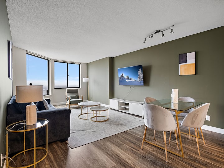 City View Apt At The 25th Fl. -  Parking & Pool - Target Center