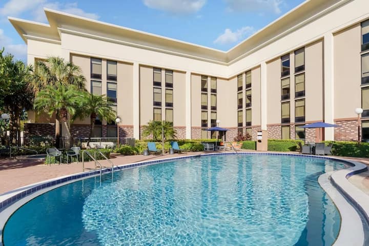 Near Beaches + Free Breakfast & Outdoor Pool - Pompano Beach, FL
