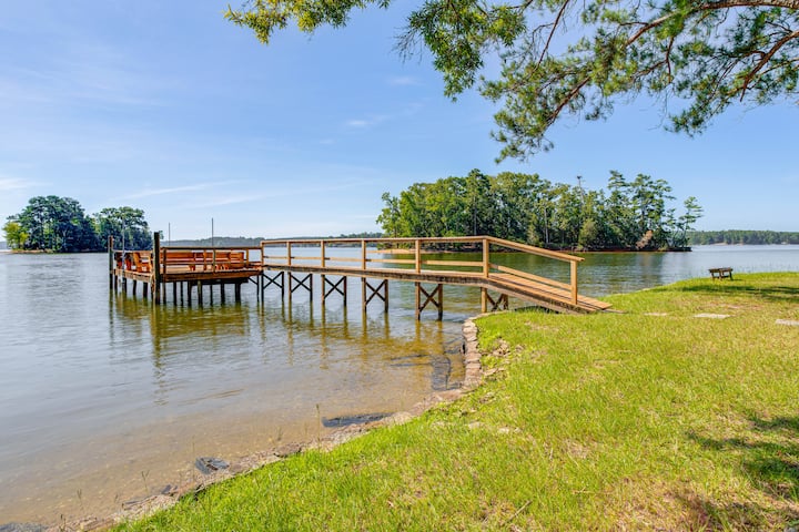 Lake Wateree Retreat: Dock & Screened Porch! - Lake Wateree, SC
