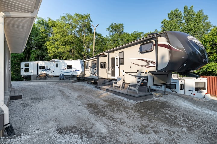 Luxury Camper In Dunes | Grill + Fire Pit - Gary, IN