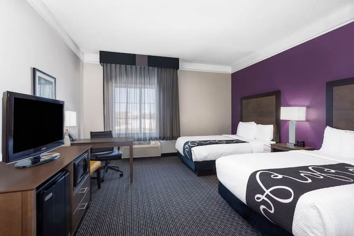 Minutes From Cu Boulder & Free Breakfast - Broomfield, CO
