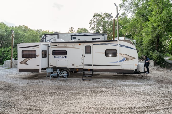 Wildwood Camper: Grill, Firepit & Pets Ok - Gary, IN