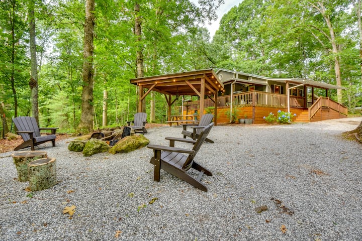 6 Miles To Helen: Cabin W/ Hot Tub & Views! - Clarkesville, GA