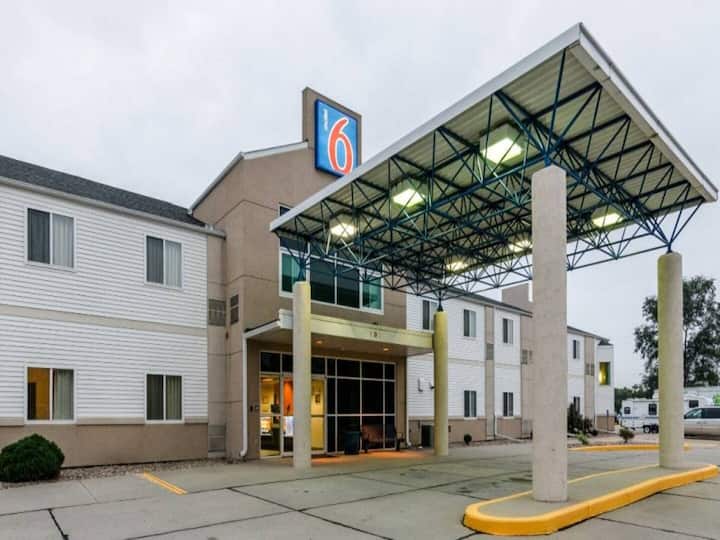 1 Lit Queen | Ns - Kearney, NE